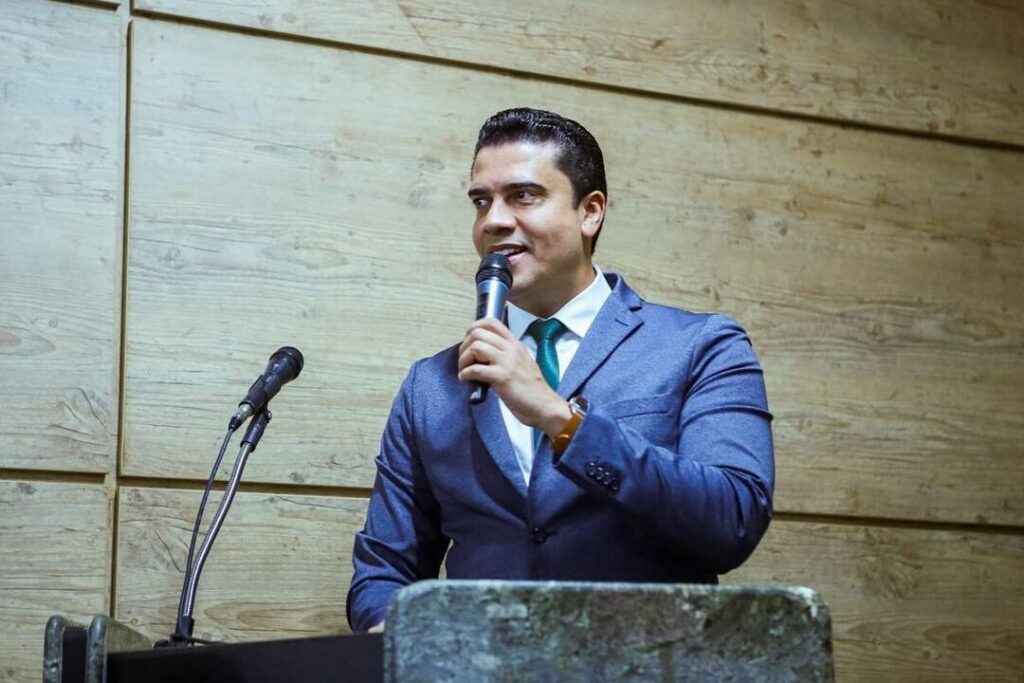 A imaturidade de Rodrigo Pinheiro - Blog Cenário Blog Cenário