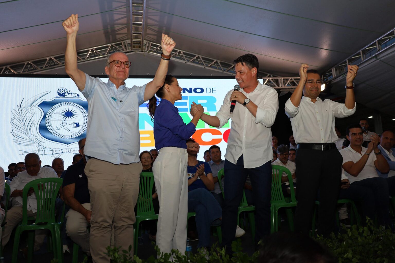 Sérgio Colin e Edilson Tavares acompanham entrega da BR-104 ao lado de ...