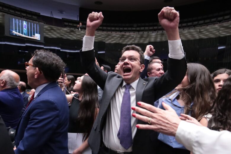 Deputado do PT é eleito com 303 votos para vaga de ministro do TCU ...